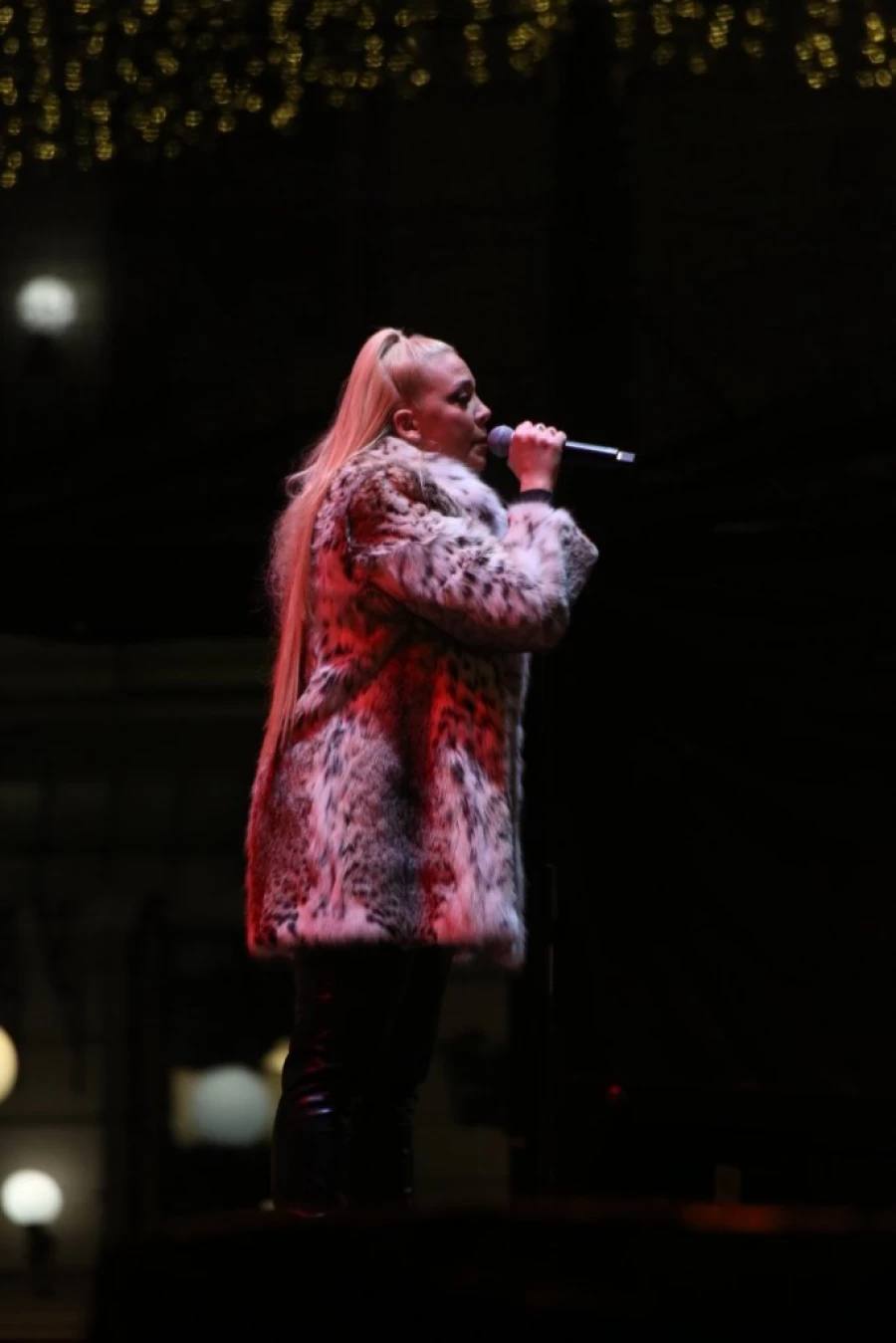 ŠIROM SRBIJE POČELI MUZIČKI PROGRAMI: Pucaju petarde i vatrometi - na ...