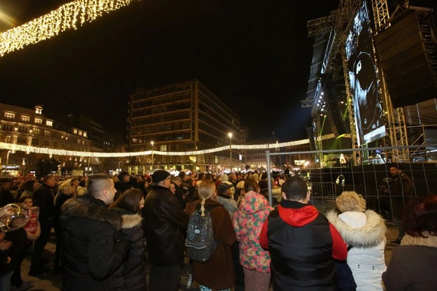 ŠIROM SRBIJE POČELI MUZIČKI PROGRAMI: Pucaju petarde i vatrometi - na ...