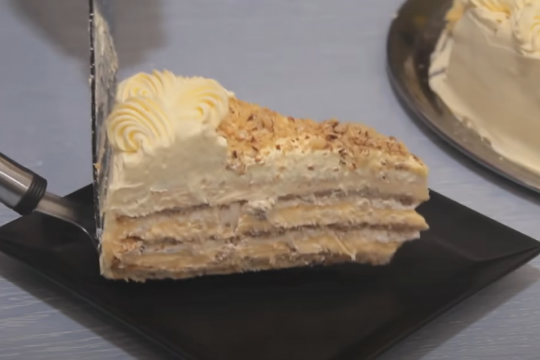 TORTA BELI EGIPAT - VELIKA, KREMASTA, OBOGAĆENA LEŠNICIMA: Najtraženiji ...