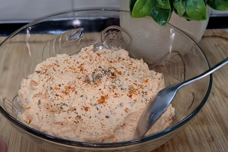 URNEBES SALATA - JEDNA OD NAJTRAŽENIJIH ZA PRAZNIKE: Savršena je uz ...