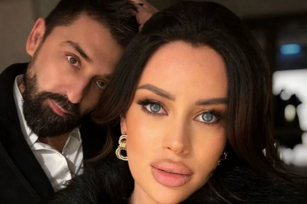 PROVOKATIVNA FOTOGRAFIJA ŽENE OGNJENA AMIDŽIĆA UGLEDALA SVETLOST DANA ...