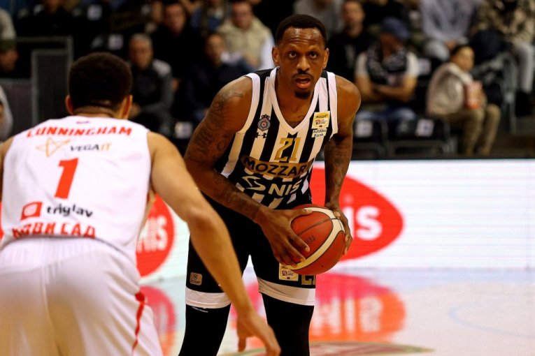 PREKINUO JE ZAVET ĆUTANJA: Konačno se javnosti obratio Džejms Naneli ...