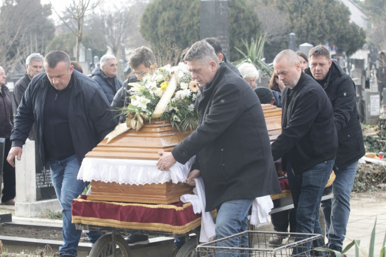 SAHRANJEN MILOVAN GLOGOVAC: Nebojšin otac ispraćen na večni počinak!
