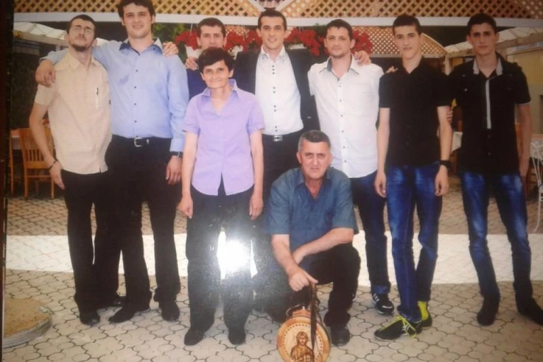 PREMINULA JOVANKA ĐUKIĆ, HRABRA MAJKA SEDMORO SINOVA: Njena priča će vas dirnuti do suza!