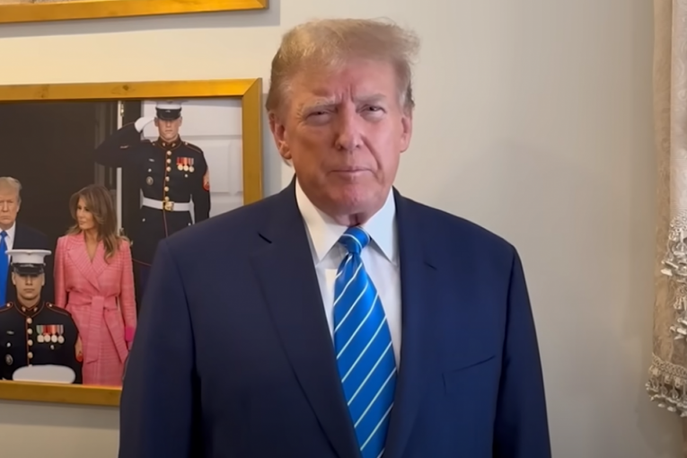 MINUT JE DO 12, A ON TO JOŠ NIJE UČINIO: Donald Tramp iznenada je na ...