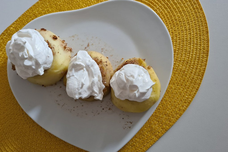 ORIGINALAN RECEPT ZA BOSANSKE TUFAHIJE: Kolač sa jabukama i orasima ...