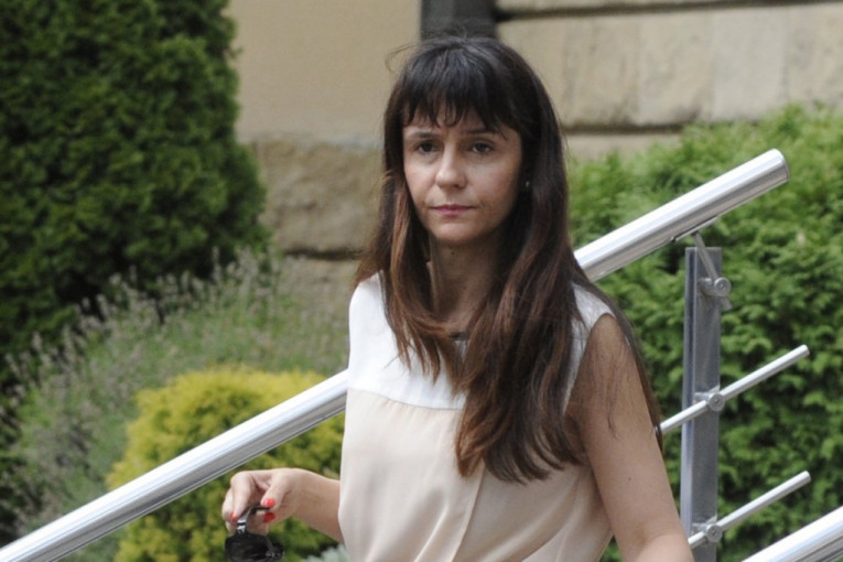 UHAPŠEN ŠEF KABINETA SNEŽANE MALOVIĆ ZBOG KRAĐE ORDENJA! Određen joj ...