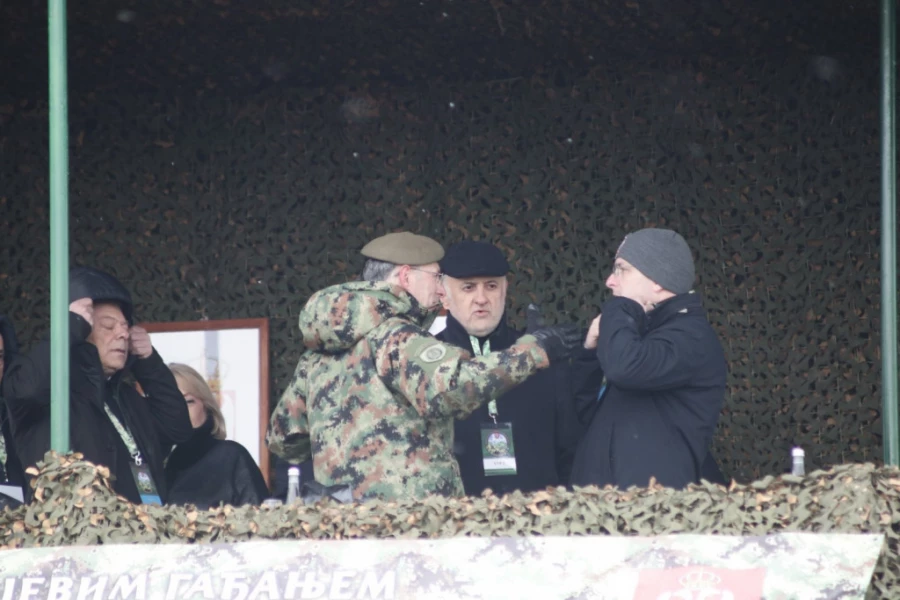 "OVAKO TREBA DA IZGLEDA NAŠA VOJSKA, REORGANIZOVAĆEMO JE! Vučić nakon ...