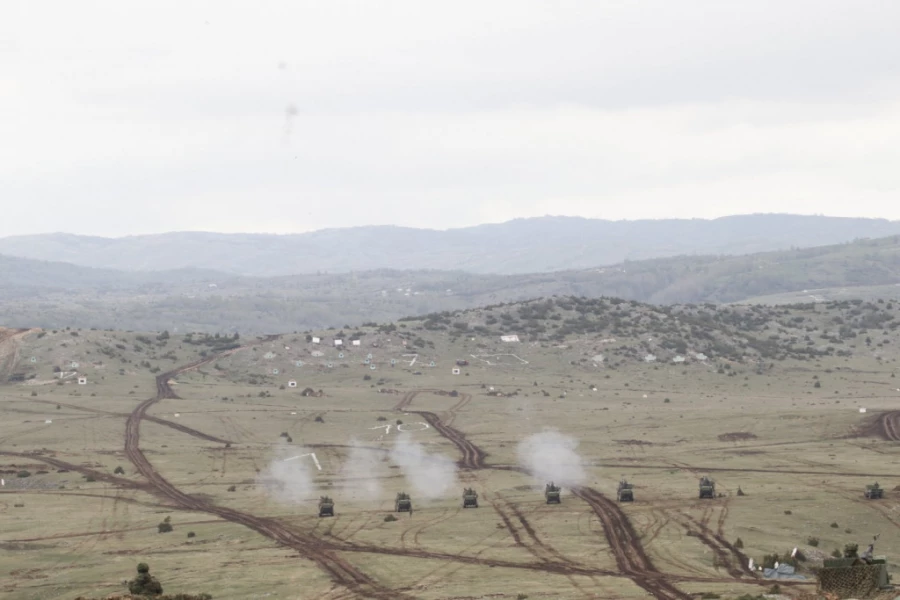 "OVAKO TREBA DA IZGLEDA NAŠA VOJSKA, REORGANIZOVAĆEMO JE! Vučić nakon ...