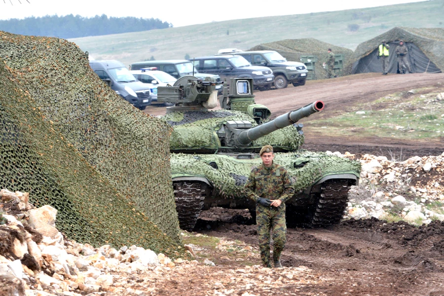 "OVAKO TREBA DA IZGLEDA NAŠA VOJSKA, REORGANIZOVAĆEMO JE! Vučić nakon ...