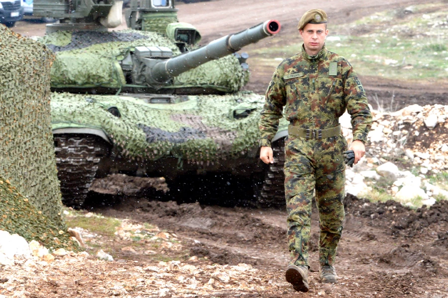 "OVAKO TREBA DA IZGLEDA NAŠA VOJSKA, REORGANIZOVAĆEMO JE! Vučić nakon ...