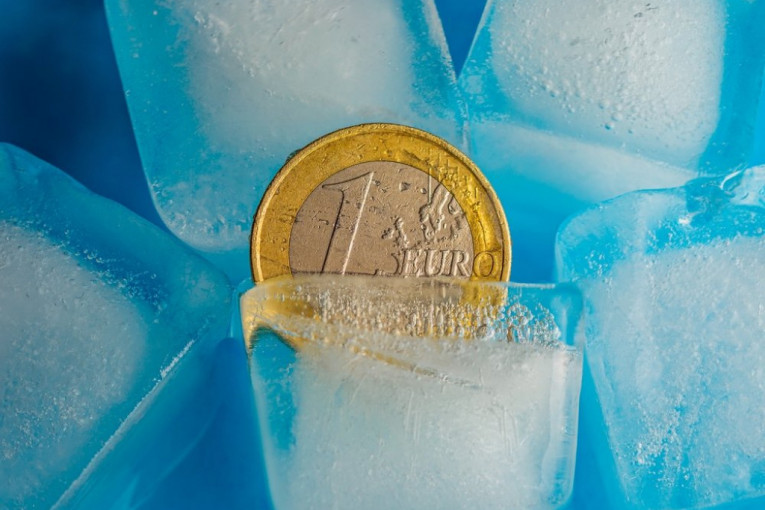 PRE PUTA STAVITE ČAŠU SA VODOM I NOVČIĆ U FRIŽIDER: Kada se vratite ...