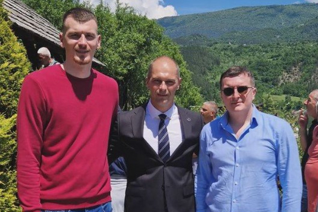 CVEĆE ZA PREKO 6.000 ŽRTAVA USTAŠKOG TERORA! Boriša Simanić odao počast ...