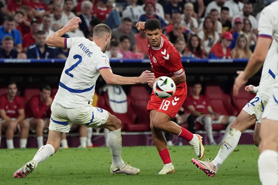 STRAHINJA PAVLOVIĆ PRAVI BISER SRPSKOG FUDBALA: Stameni defanzivac ima ...