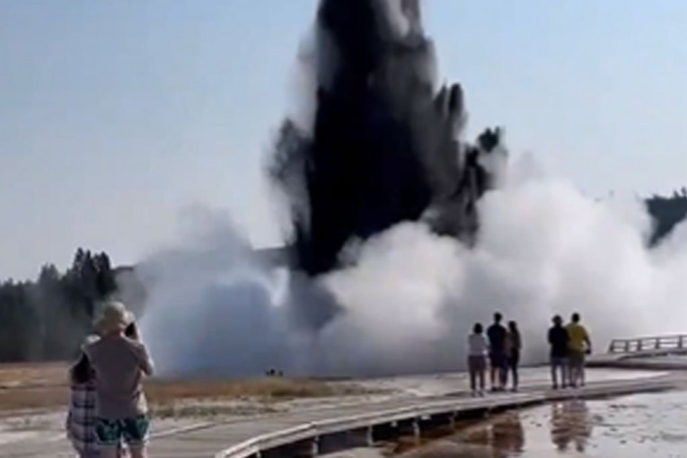 DRAMATIČNI PRIZORI, U TRENUTKU EKSPLODIRALO TLO IZNAD SUPERVUKLANA ...