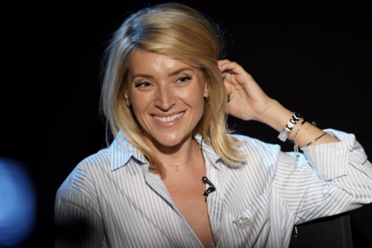 ANĐELKA PRPIĆ SE POJAVILA U CRKVI OBUČENA U BELO: Objavila SREĆNE VESTI ...