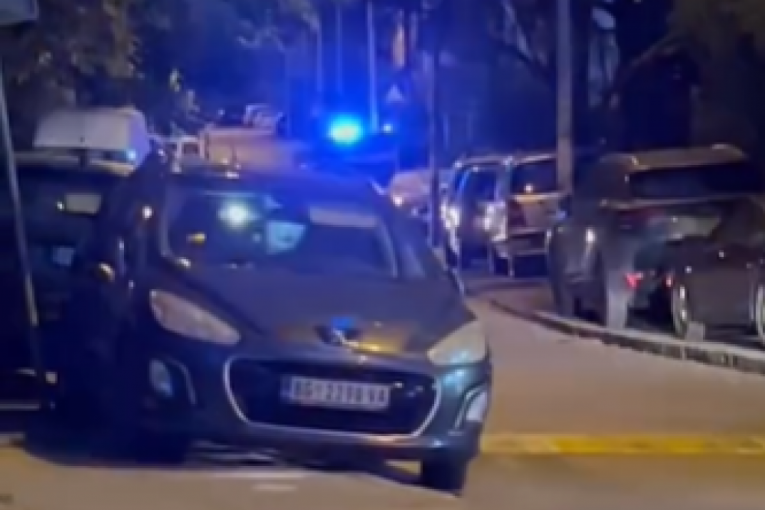 PRVI SNIMAK NAKON PUCNJAVE U RAKOVICI: Mladić koji je od ranije poznat policiji ranjen u nogu ...