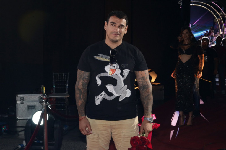 PUKLA BRUKA U ELITI! Marko Zec uhvaćen sa MUŠKARCEM na delu! Jelena ...