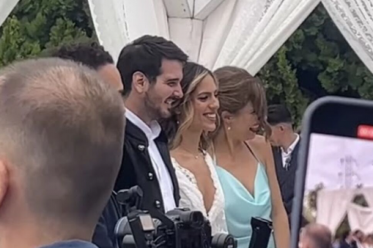 NAŠA GLUMICA PONOVO ZABLISTALA U BELOM! Miona Marković ZA GODINU DANA ...