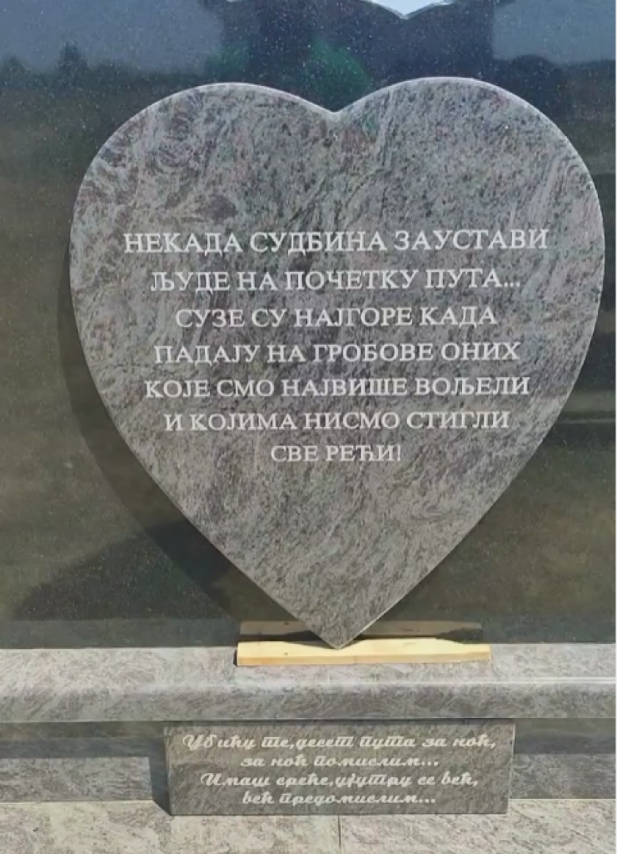 NA GROBU NASTRADALE PEVAČICE U DUBAIJU POJAVILA SE MORBIDNA PORUKA: Otac Andrijane Lazić objavio ...