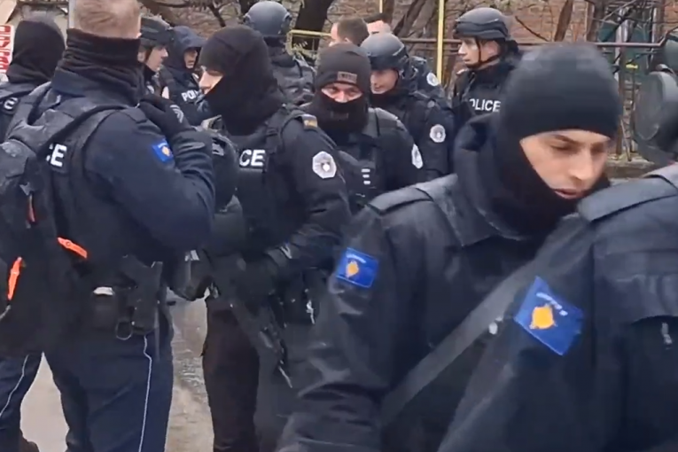 HAPSE BEZ IKAKVIH DOKAZA! Desetoro Srba iza rešetaka, dvoje u pritvoru zbog navodnog napada na ...