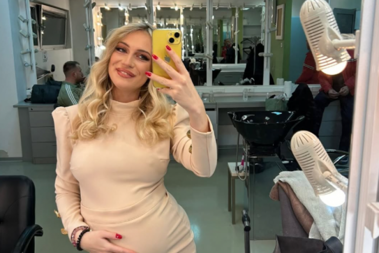 TRUDNA MILICA SE VEČERAS VRAĆA U ŠIMANOVCE: "Gledamo se..." Oglasila se samo par sati pred novi ...