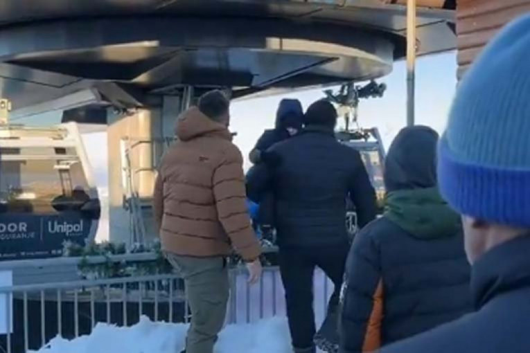 ZAMALO TUČA NA ZLATIBORU IZ ROMANTIČNIH RAZLOGA: Ušli sami i preko reda ...