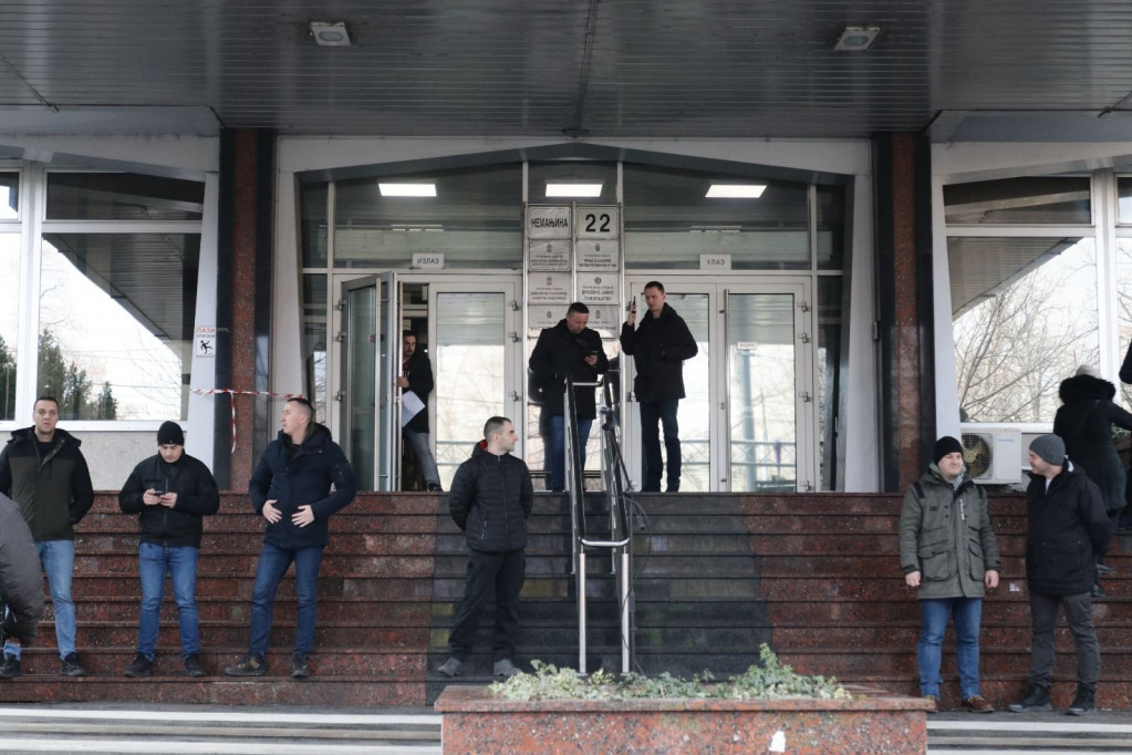 OGLASILO SE MINISTARSTVO PROSVETE! Evo kako će se isplaćivati plate profesorima i osoblju na ...