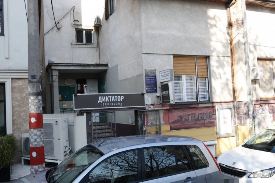 TRAGOVI KRVI U CENTRU BEOGRADA! Prve slike sa mesta pucnjave gde je ranjen poznati bokser: HITNO ...