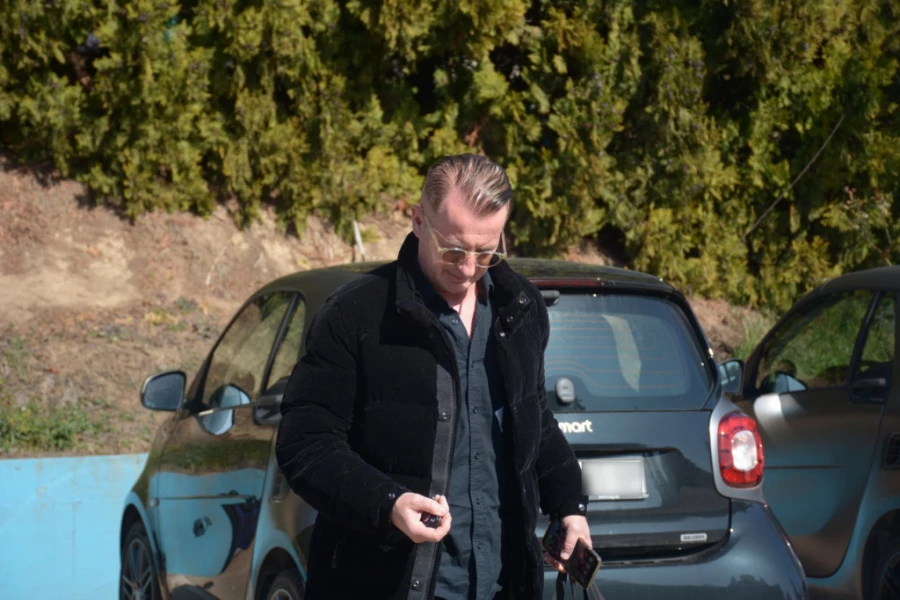 IZNENADNA POSETA GROBU SAŠE POPOVIĆA! U ovoj kući se njegovo ime ne ...