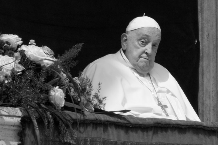 OVAKO ĆE IZGLEDATI SAHRANA PAPE FRANJE! Pre smrti ukinuo jednu od ...