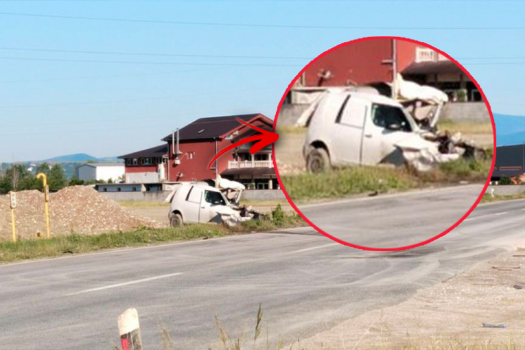 PRVE SLIKE S MESTA NESREĆE KOD NIŠA! Automobil potpuno smrskan nakon sudara sa autobusom! Jedna ...