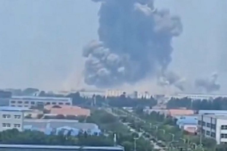 PROCURELA AZOTNA KISELINA U FABRICI! Obustavljeni svi letovi u zemlji ...