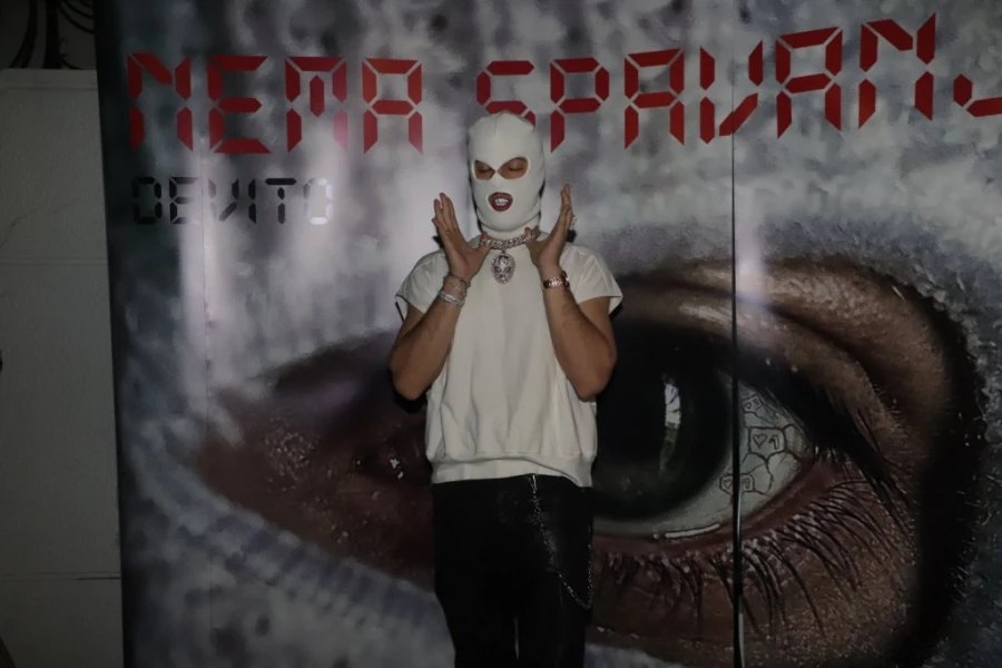 OVO SU JEDINE SLIKE DEVITA BEZ MASKE! Srpski reper godinama krije ...