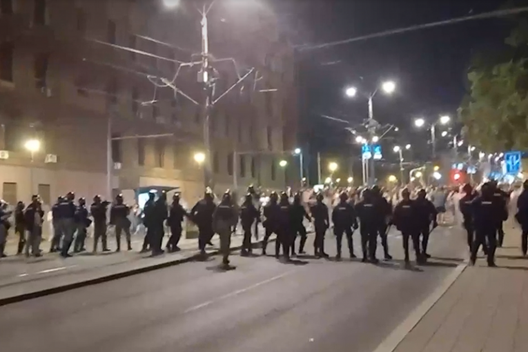 NAJAVLJUJU NOVO NASILJE I NEREDE? Blokaderi poslali jezivu poruku ...