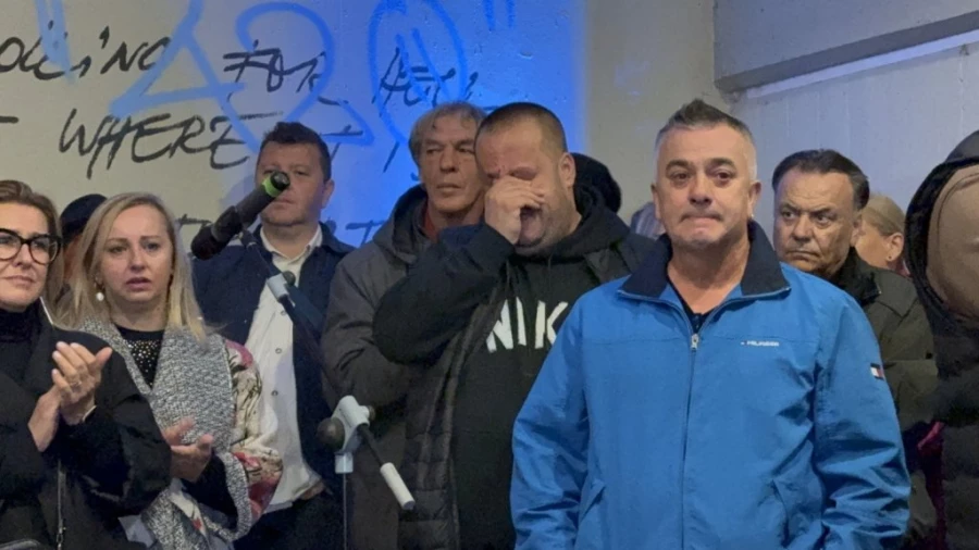 HALIDOV SIN SE GUŠI U SUZAMA: Dino Bešlić SLOMLJEN od tuge i bola ...